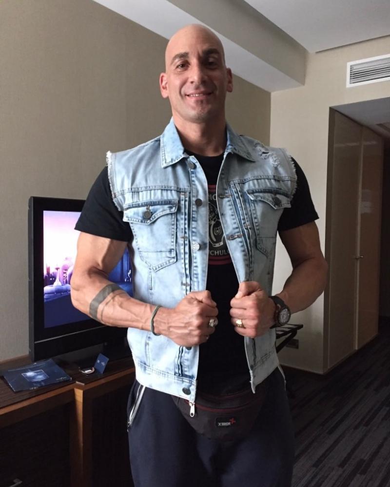 17 Toothless Celebrities Buzzio