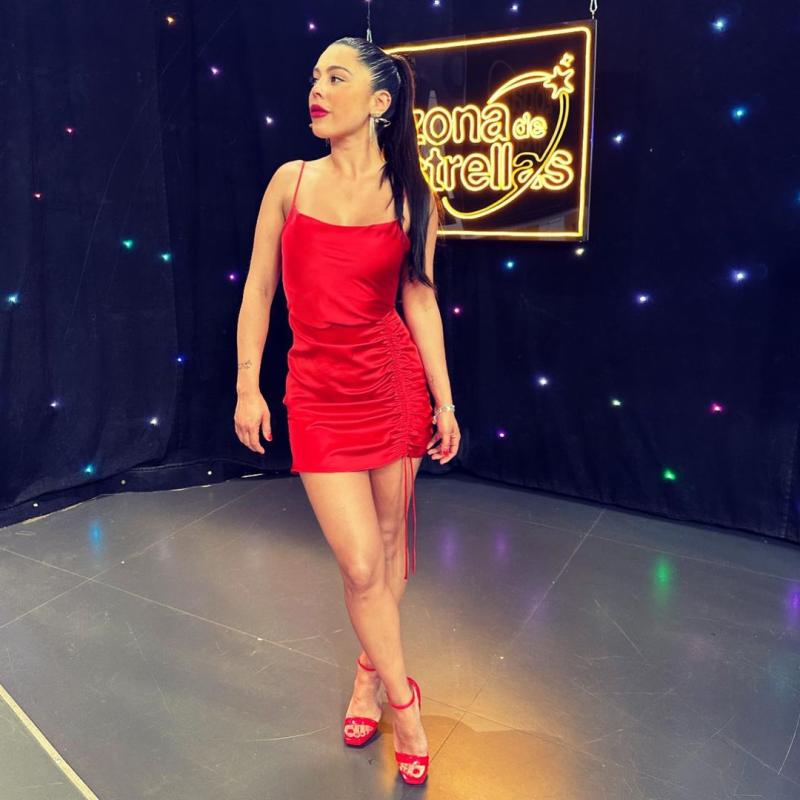 "La soltera más codiciada": Daniela Aránguiz saca suspiros con sexy vestido