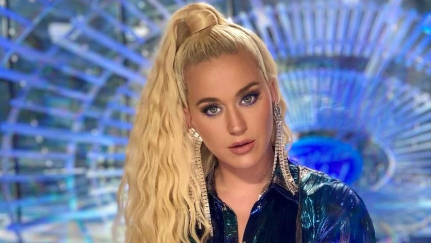 Katy Perry muestra su cabello real al quitarse sus largas extensiones Katy Perry muestra su cabello real al quitarse sus largas extensiones